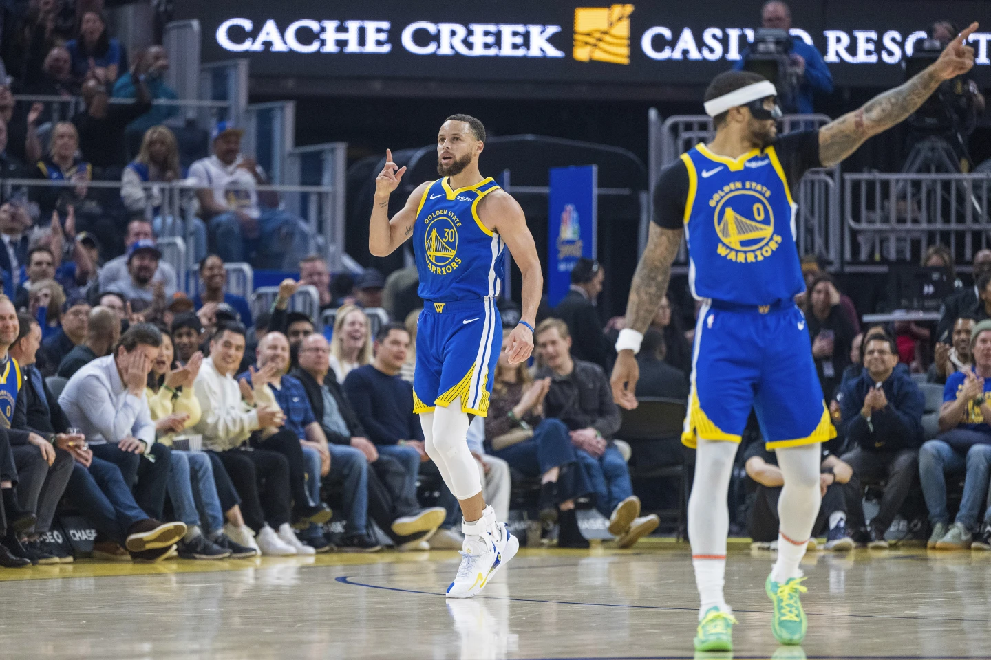 Stephen Curry adicción un fresco época en su límite llegando a 4,000 ...