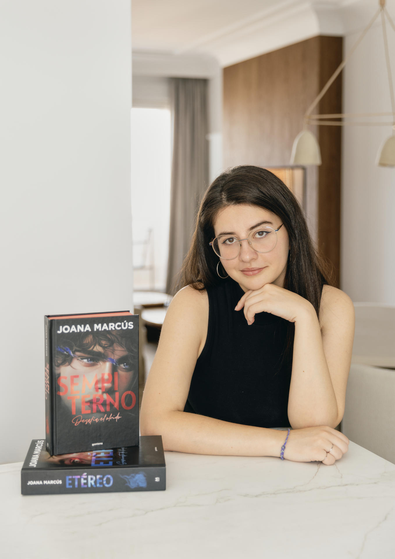 Joana Marcús, escritora española de gran éxito: La hoja en blanco nunca ...