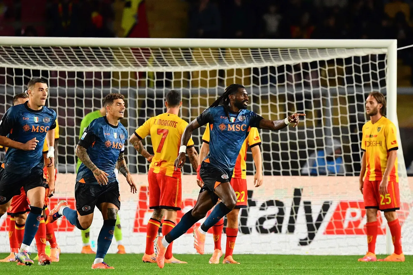 Nápoles, puntero de la Serie A, supera 1-0 al Lecce y conserva su ...